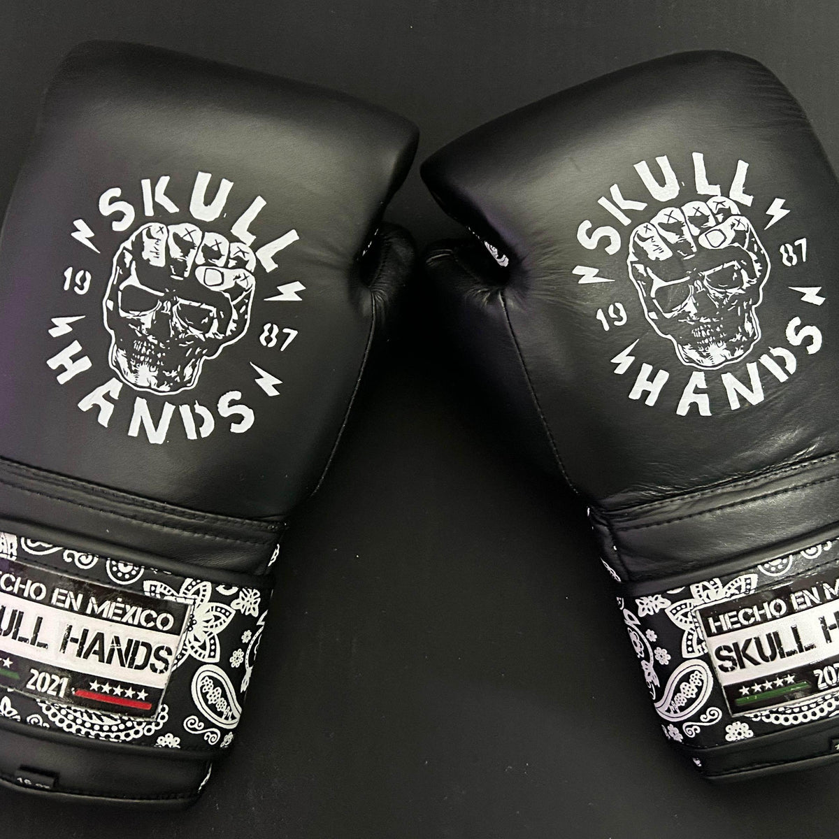 Skull Hands Original Cachemira